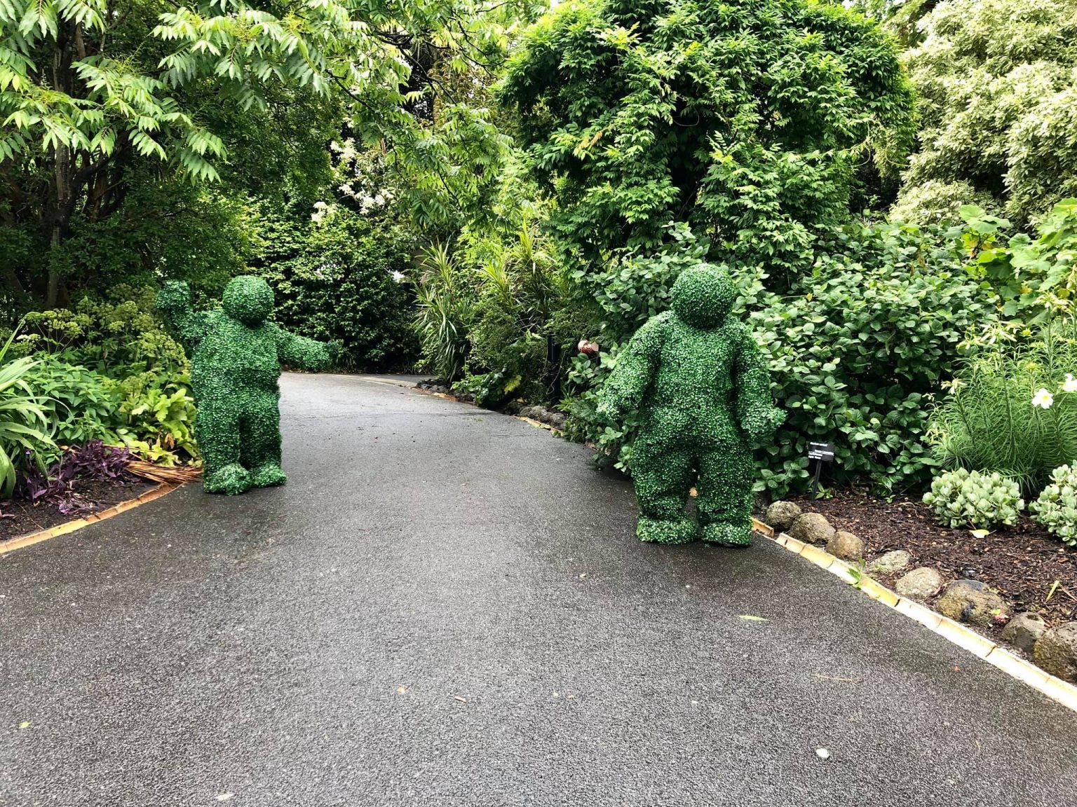 Human Statue Hedges - Human Statue Bodyart